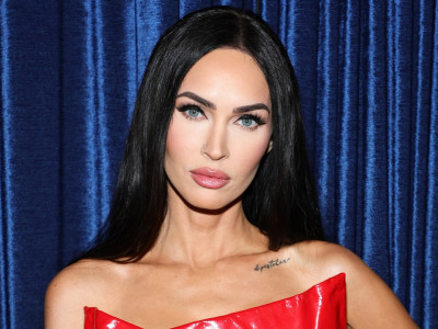 Goth Bride Megan Fox Just Debuted a Blonde Lob and Blunt Bangs - Redtram